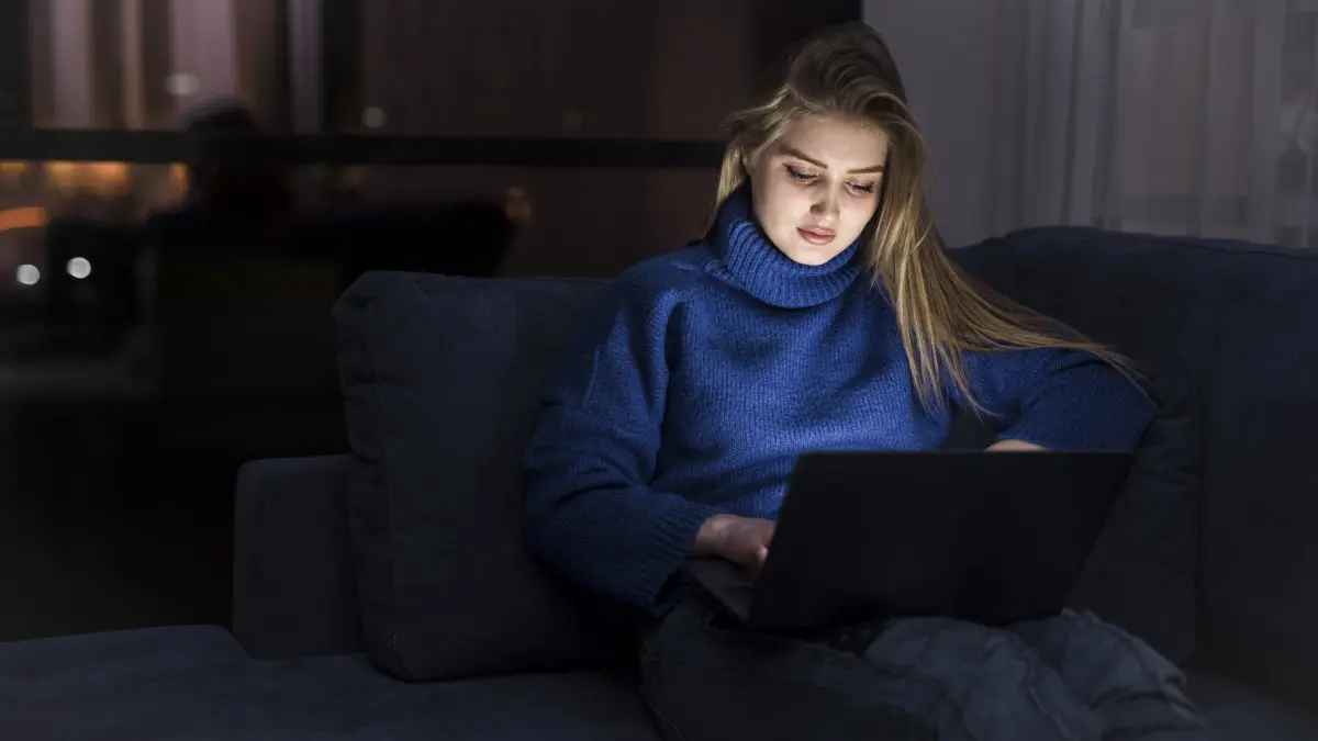 Luz azul emitida por tecnología led: efectos en la salud y prevención ...